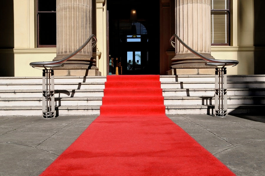 The Truth Behind The Glamorous Red Carpet – Handscarpet
